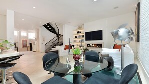 Apartamento, várias camas | Sala de estar