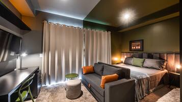 Suíte estúdio empresarial, 1 cama Queen, cozinha, vista para a cidade | Individualmente decorados, espaço de trabalho para notebook