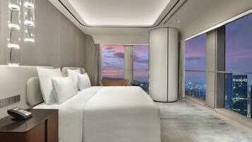 Suite Deluxe, 1 cama king-size | Cofre no quarto, cortinas/cortinados opacos, camas desdobráveis