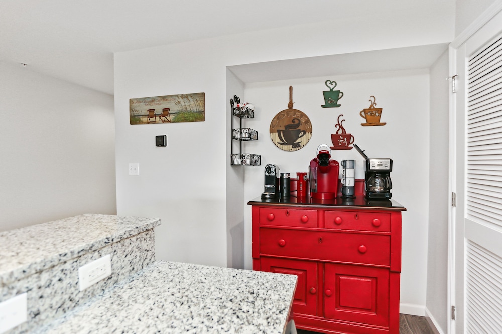 2BR/2BA Club at MXB, Beach View Deck, Comm. Pool & Hot Tub ~ 2C ...