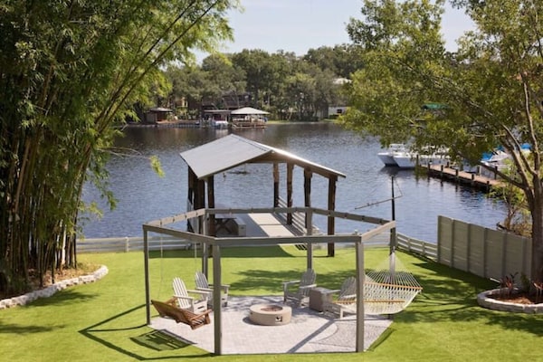 Luxurious "Riverfront Oasis" - Waterfront W\/pool - Tampa, FL