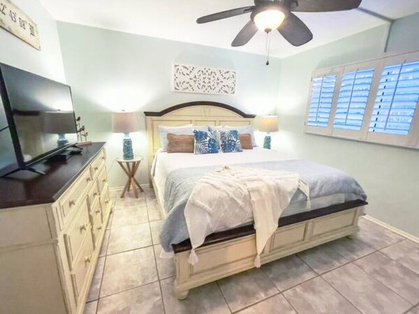Lovely Beach View Condo W\/ Pool Steps To Water! - Holmes Beach, FL