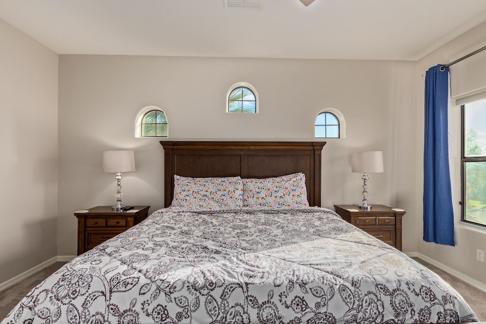 Heated pool, jacuzzi, Fast Wifi, Pac Man, Fire Pit, BBQ, Sleeps 14 ...