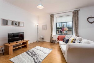 Smart TV 40 polegadas com canais a cabo, TV, Netflix