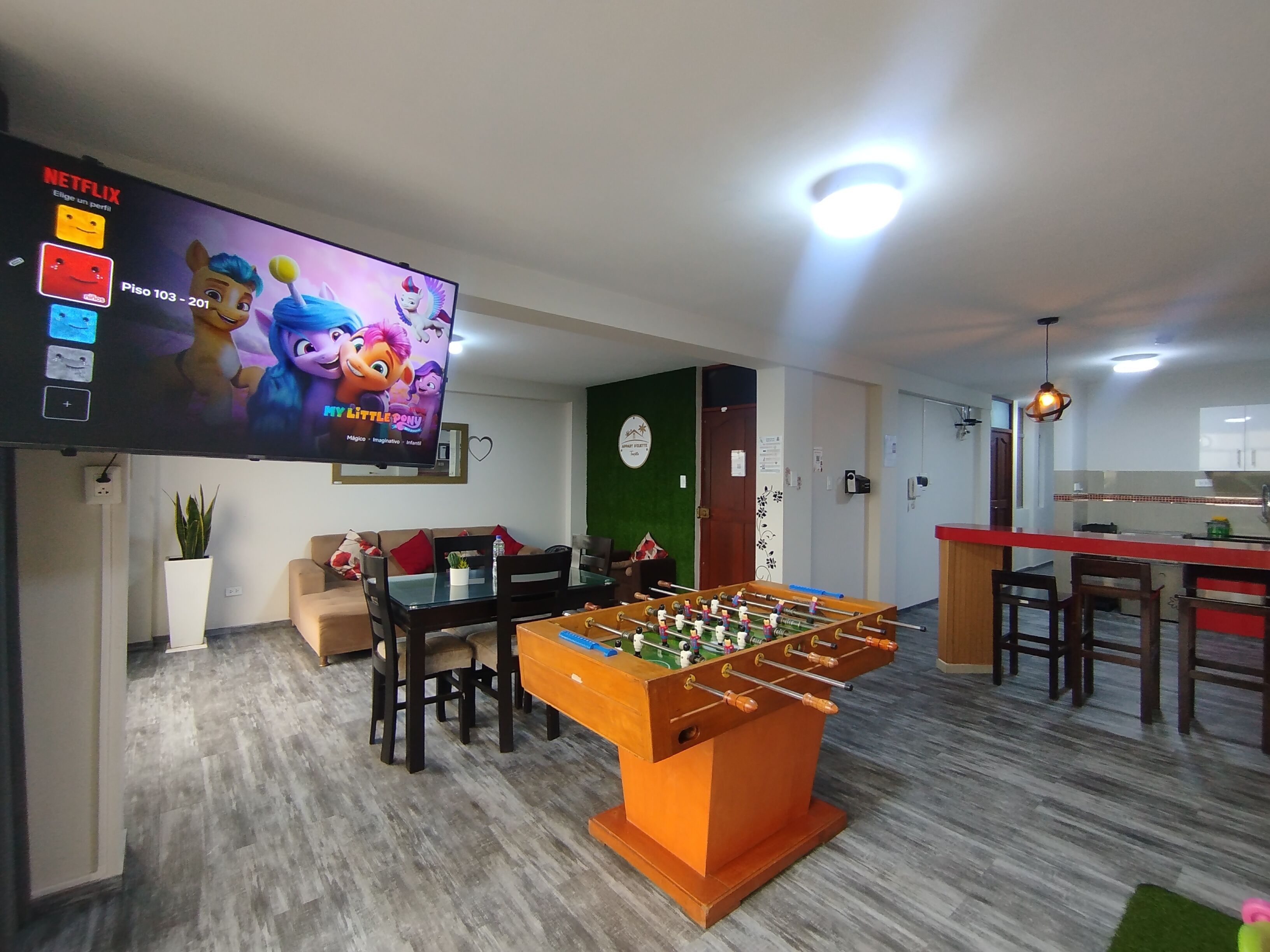 Apartamento Executivo, 3 quartos, cozinha | Sala de estar | Smart TV de 55 de polegadas com canais digitais, Netflix, brinquedos 