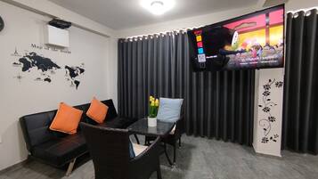 Apartamento Familiar, 2 quartos, cozinha | Sala de estar | Smart TV de 55 de polegadas com canais digitais, Netflix, brinquedos