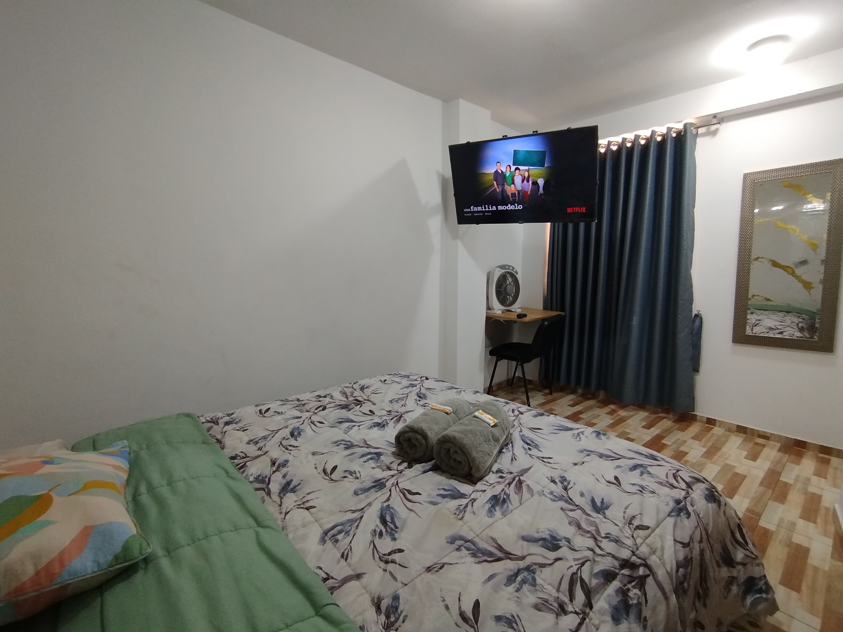 Apartamento de Luxo | Roupa de alta qualidade, edredões de penas, camas de colchão pillowtop 