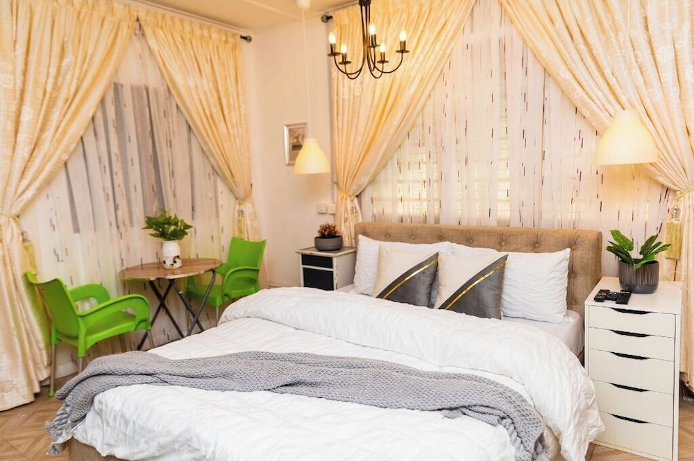 A beautiful one bedroom at Bortianor - Weija | Vrbo