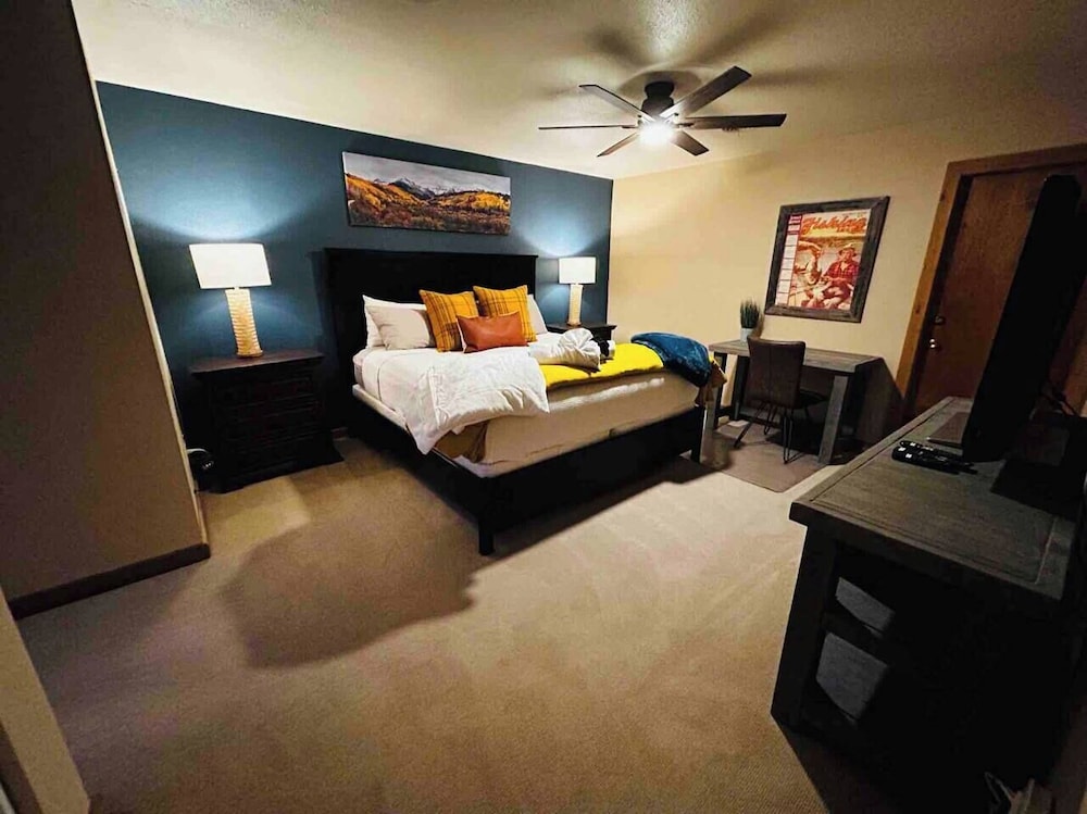 Loft On (F) St! 2 Blocks To River! *No Pet Fee - Salida, CO