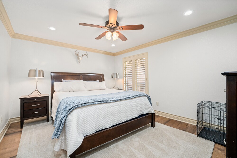 Rustic Getaway with Dog Run - Lubbock | Vrbo