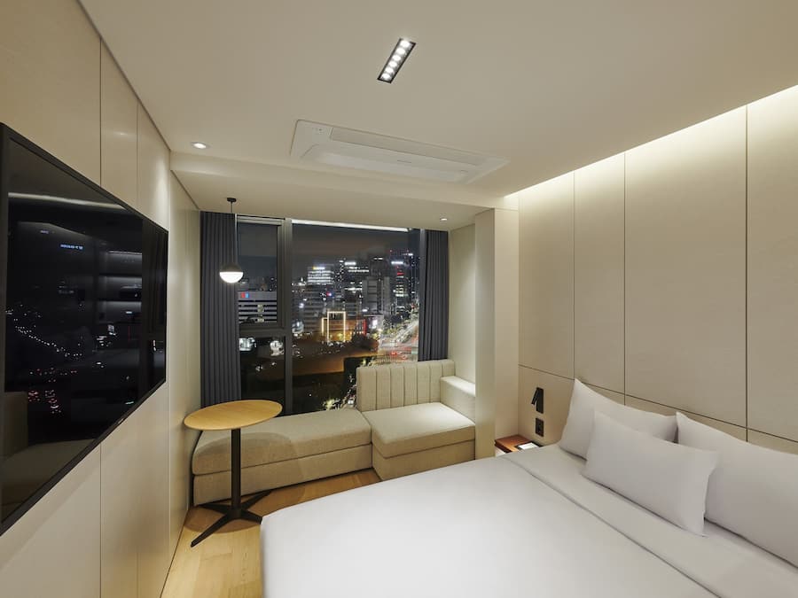 Quarto Duplo (A) | Cofre no quarto, com decoração personalizada