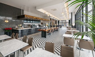 Pequeno-almoço continental diário mediante uma taxa 