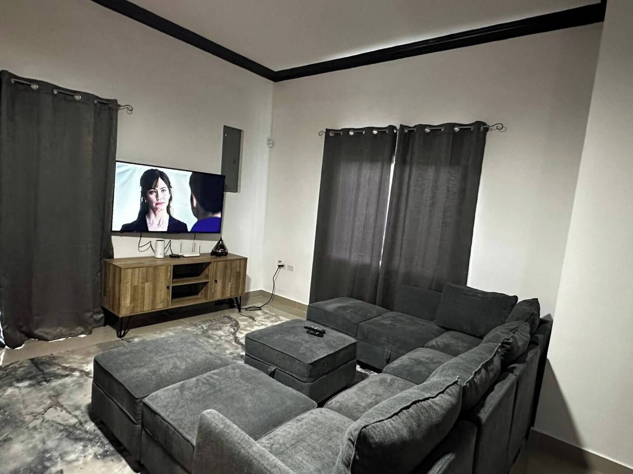 Apartamento, 2 quartos, varanda, vista para o jardim | Sala