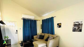 Bungalow, 2 quartos, pátio, vista para a montanha | Sala