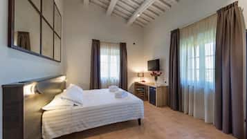 Quarto luxo, 1 cama King, banheiro privativo, vista para o vale | Roupas de cama premium, frigobar, Wi-Fi de cortesia, roupa de cama