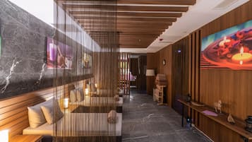 Salas para tratamentos a dois, sauna seca, banheira de hidromassagem
