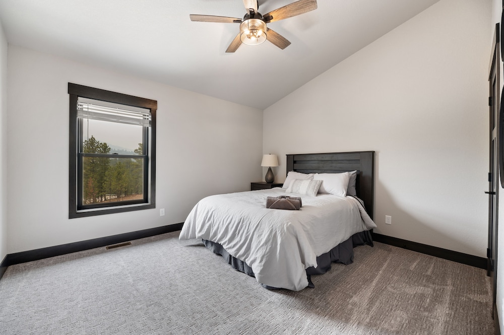 Embers Gulch 1 Brand New Duplex, Wifi, Hot Tub, Paved Roads, Shared Pool Access - Deadwood, SD