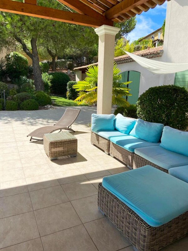 Homerez - Villa Spacieuse Pour 8 Pers. Avec Piscine Et Jardin à Mallemort - Lauris