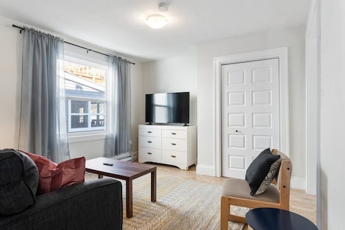 Downtown 2bdr - Kitchen, Smart Tv, Wifi - Moncton