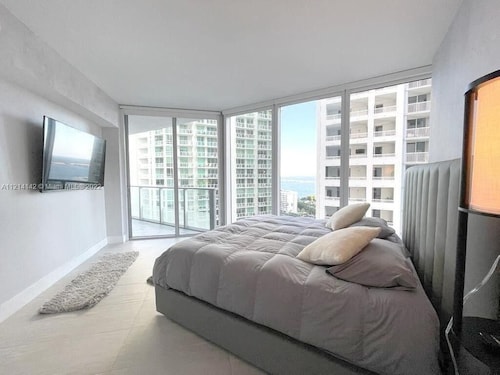 Beautiful 2 Br. Condo (325025) By Houzlet - Miami