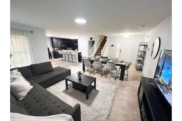 Close To Disney With 9 Beds, Private Pool And More - Kissimmee