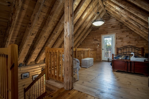 Beautiful Log Cabin On Highland Lake - New Hampshire (State)