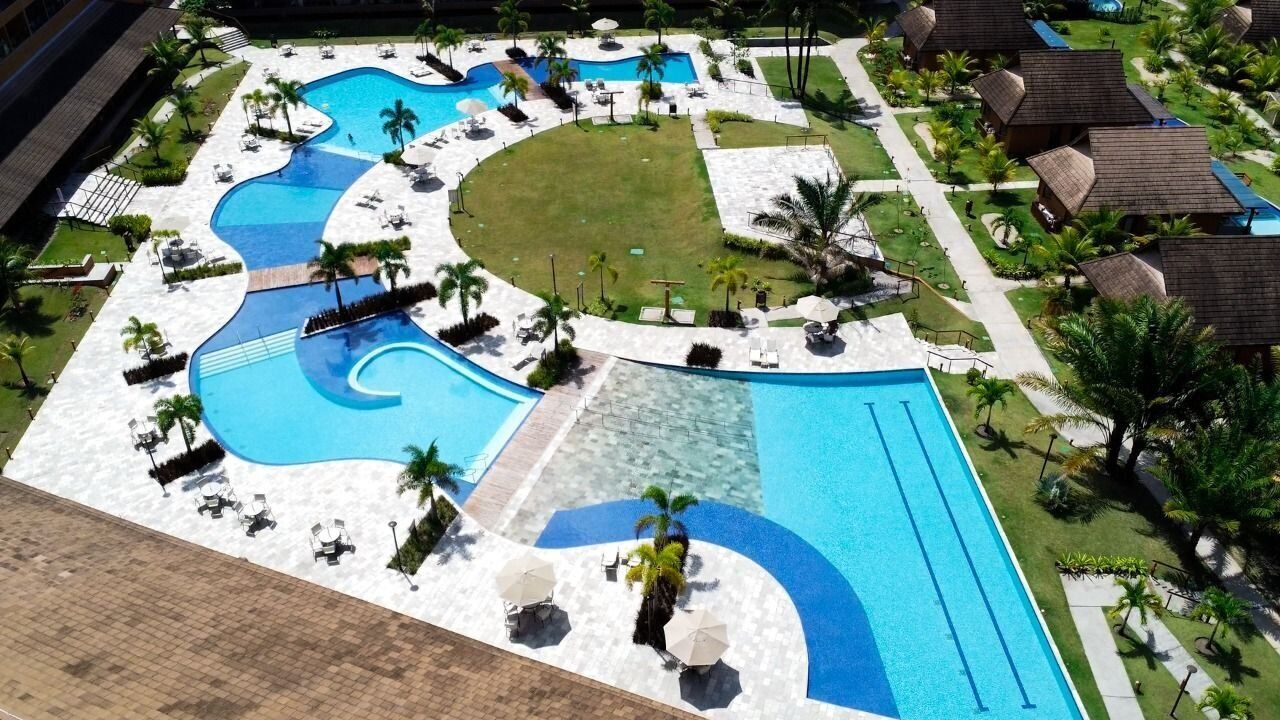 8 piscinas externas