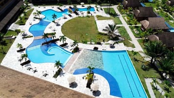 8 piscinas exteriores