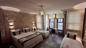 Quarto quĂĄdruplo conforto | Roupas de cama premium, camas Select Comfort, cofres nos quartos