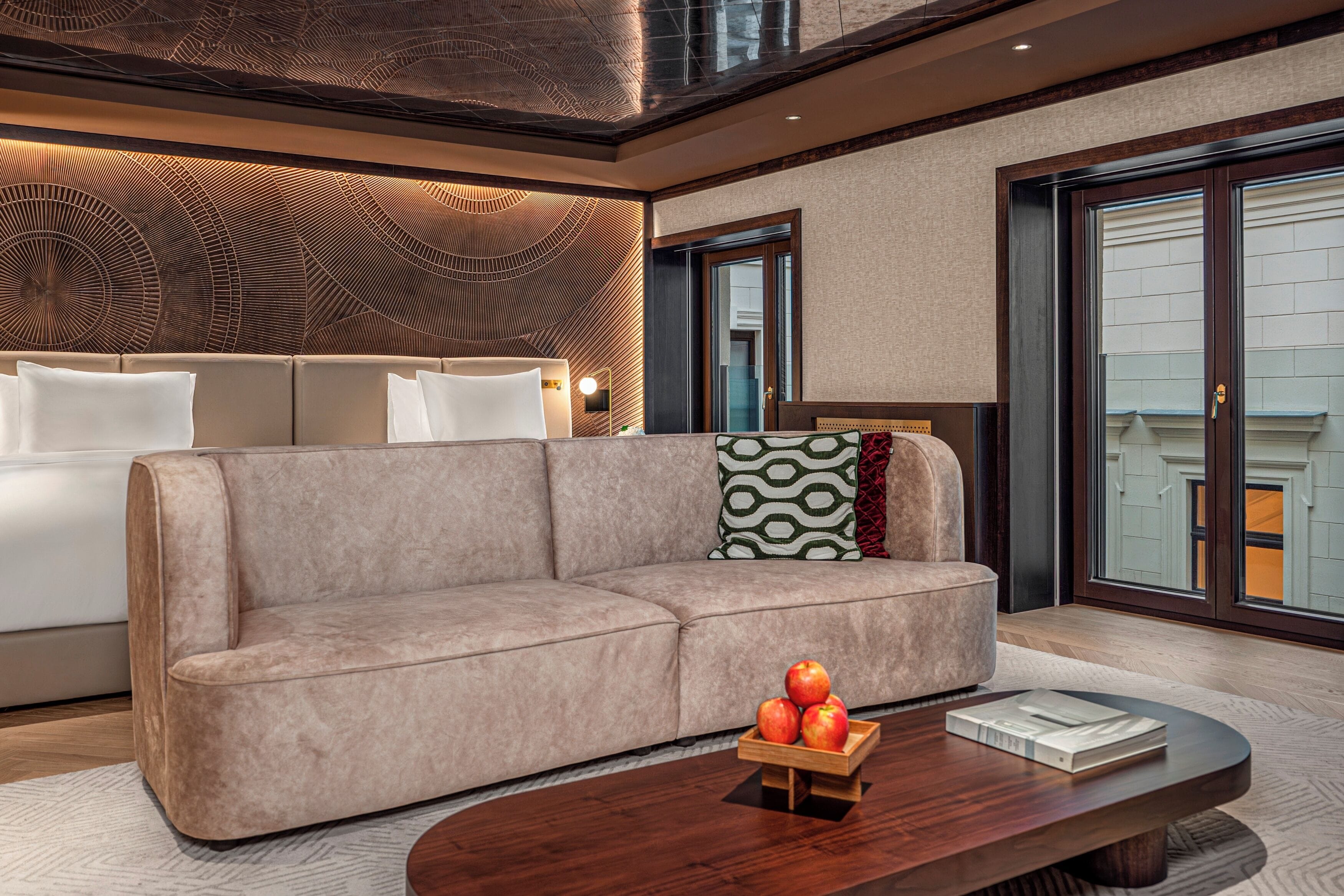 Almanac Premium | Roupa hipoalergénica, edredões de penas, minibar 