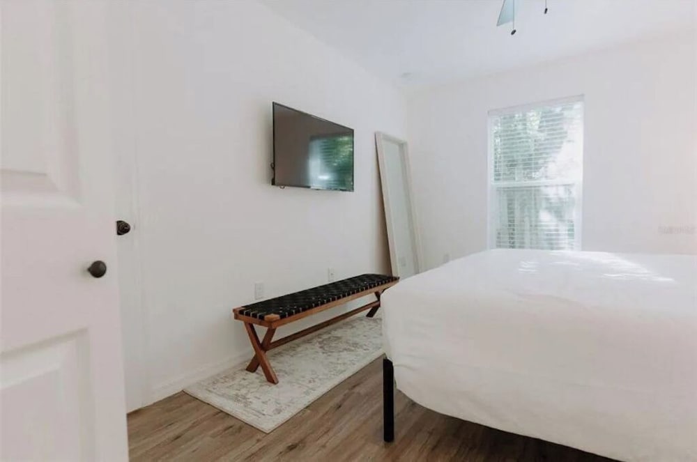Modern Top Floor Rental Unit Near Anna Maria Island - Florida