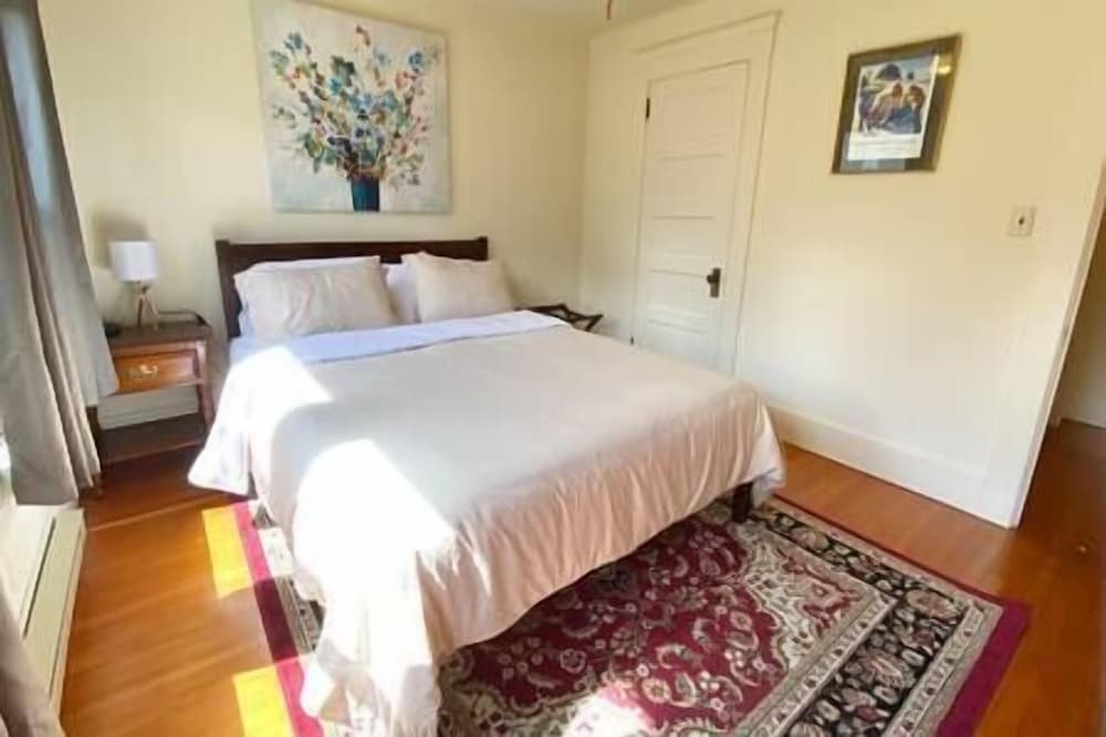 Historic Downtown Riverview Flat, No. 3 - Warrenton, OR