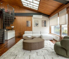 Apartamento, 3 quartos | Sala de estar | TV de ecrã plano 