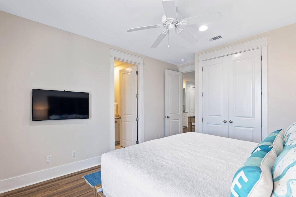 Pool, Beach Views, Balconies | Kiddoboo Cottage - Destin, FL