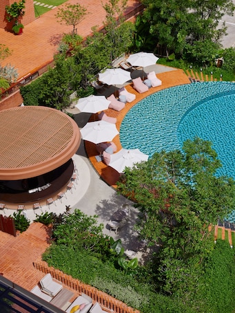 Piscina externa. Centara Ubon