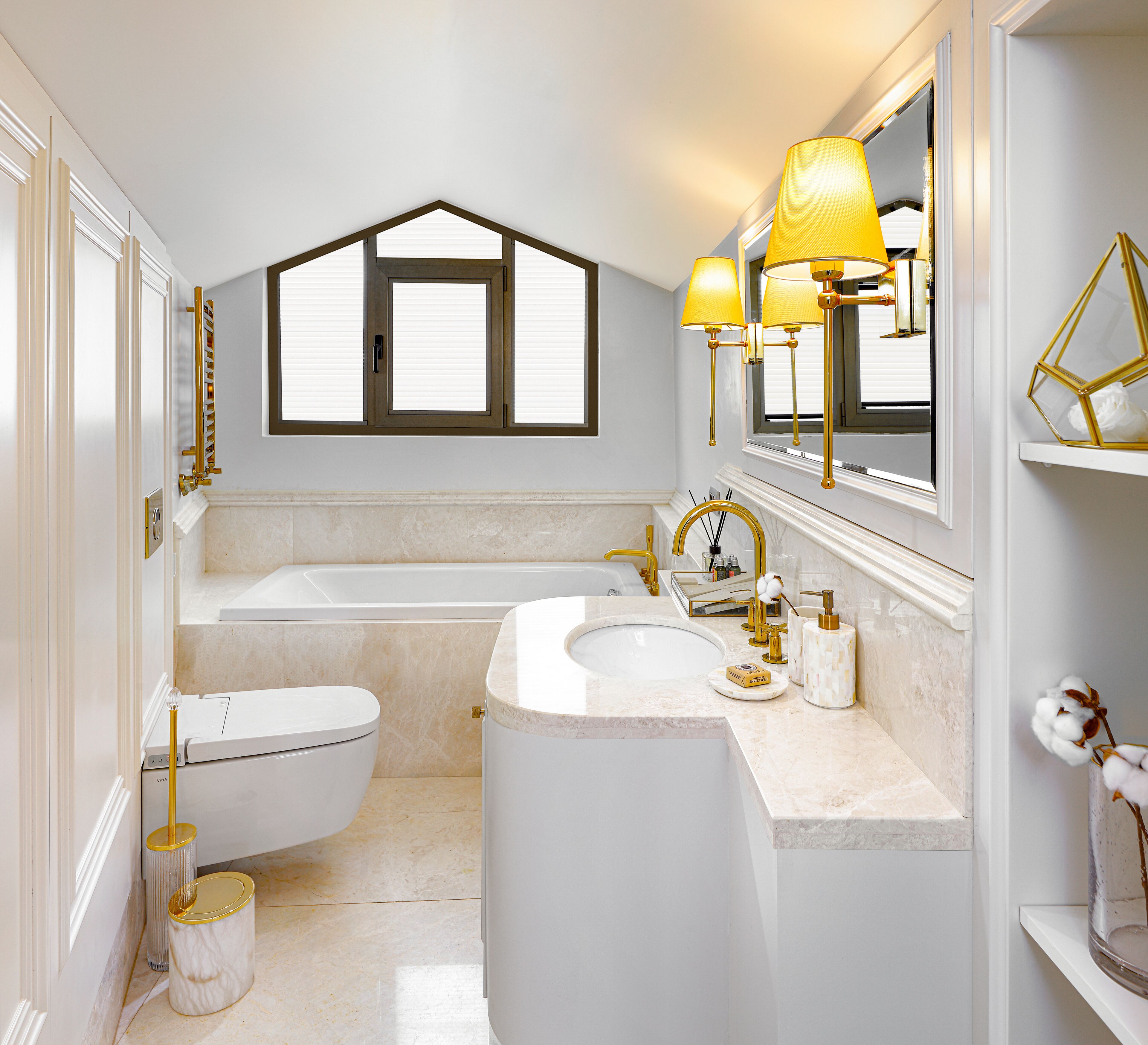 2+1 Bosphorus Apartment with Terrace | Casa de banho | Artigos de higiene pessoal grátis, um secador de cabelo, roupões 