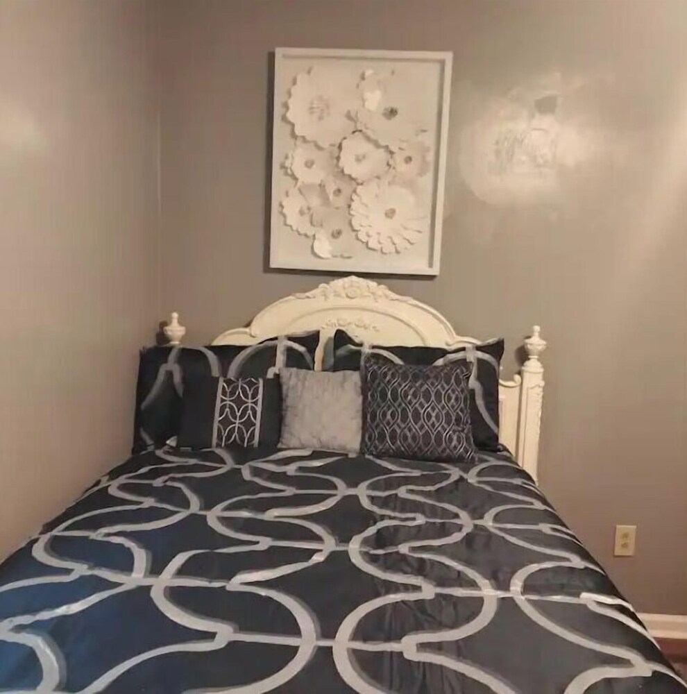 Camelot, 3B 2BA, corner lot home in culdesac - Chesapeake | Vrbo