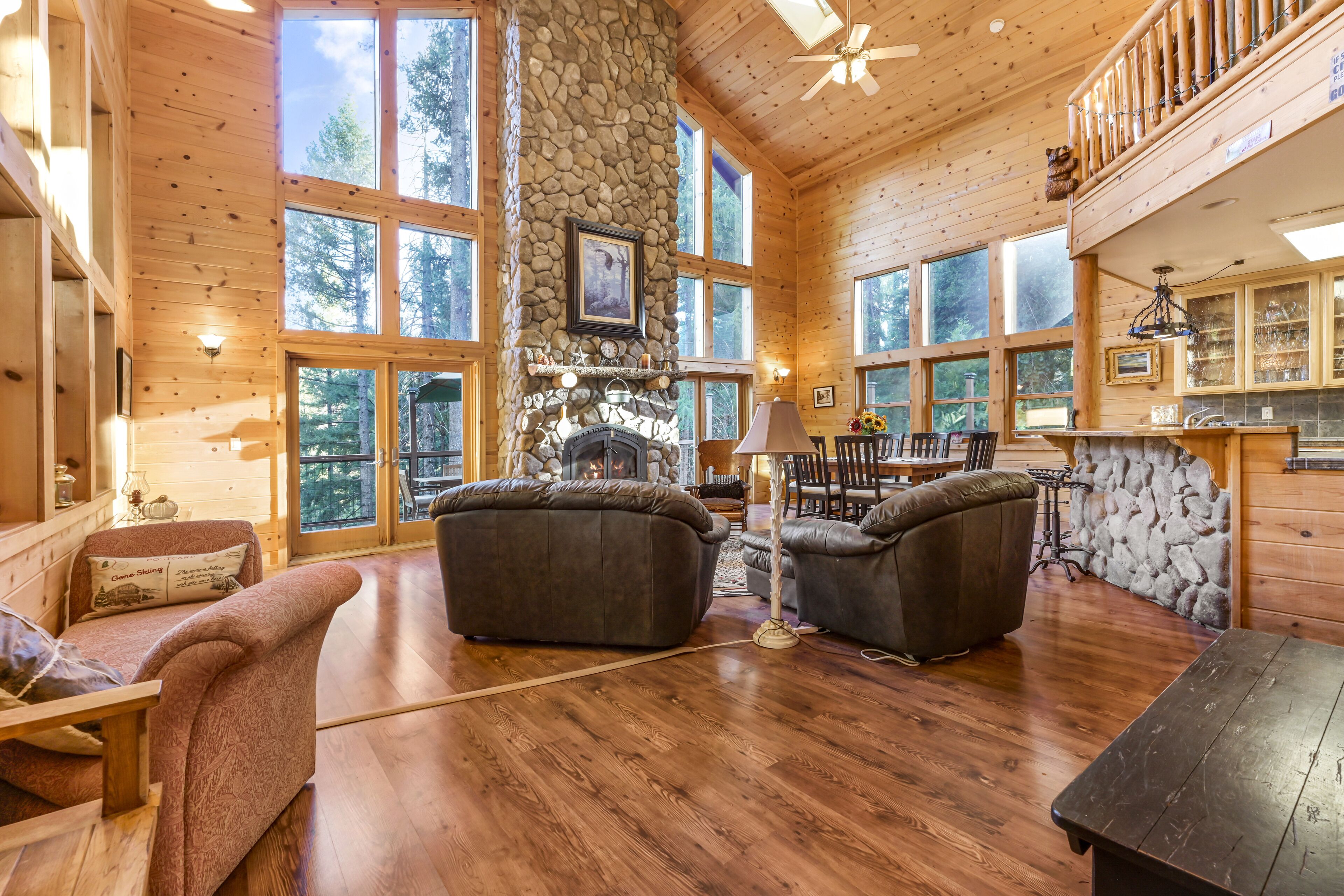Beautiful Cabin In The Woods - Near Jenkinson Lake - Pollock Pines, CA