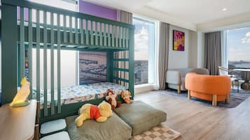 Suite Familiar, 1 quarto (Themed) | Camas de colchão pillowtop, cofre no quarto, secretária