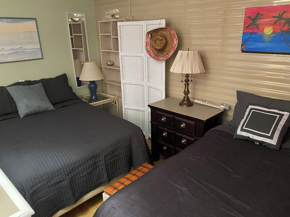 2 bdrm 1 bath 533 Nettles Blvd Jensen Beach, sleeps 7; Resort, hot tubs, Beach - Nettles Island ...