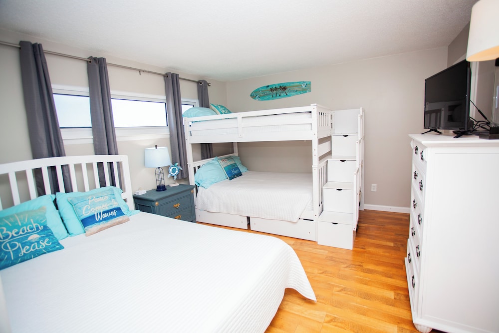 Moonspinner 808b! Quiet Beach Front Condo w/Amazing Views! - Lower ...