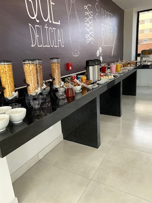 Pequeno-almoço self-service diário incluído 