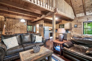 Cabana básico | Área de estar | TV LCD 40 polegadas com canais via satélite, TV