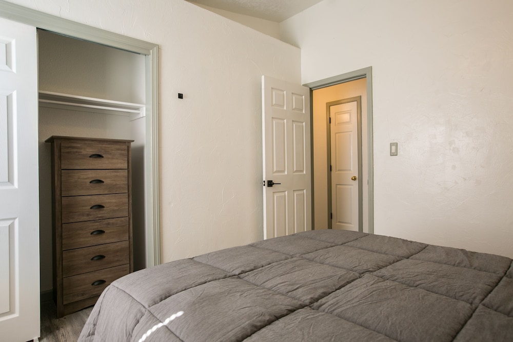 Casa Chiliwood - Short Walk to Petroglyphs / Taylor Ranch - Albuquerque ...