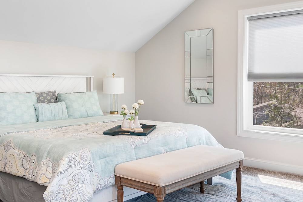 Shoreside Oasis | Amazing Views & Spacious 5br 4ba - Mooresville, NC