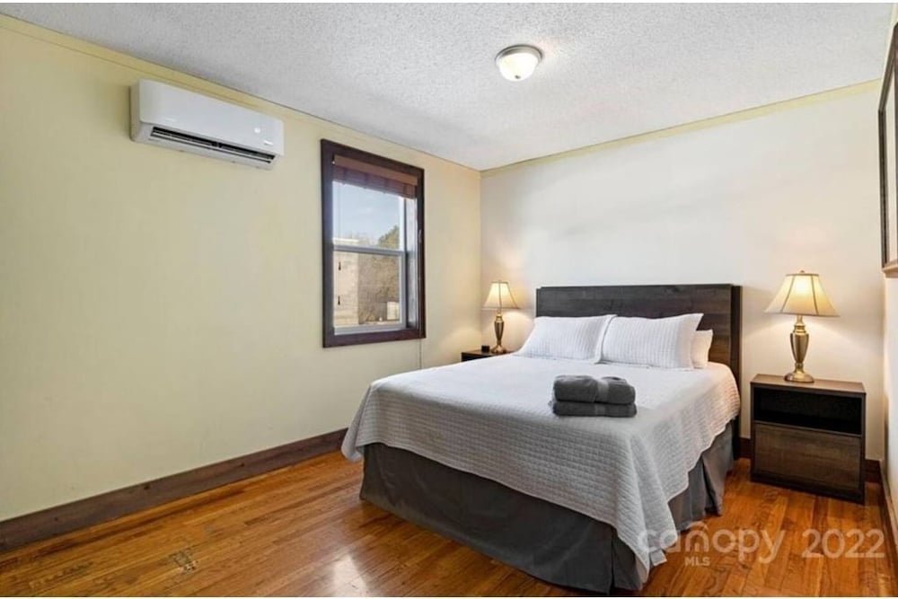 Reopened Since Helene 🩵 Spacious 2-bedroom Suite In The Center Of Hot Springs - Hot Springs, NC