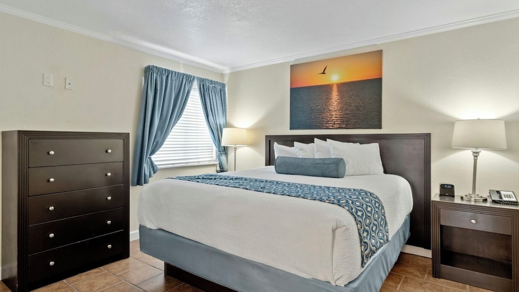 Staycation W/ Bay View! Kitchen + Balcony | Perfect For Family & Friends - Tampa, FL