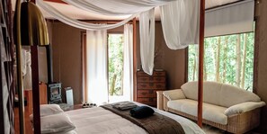 Cofre no quarto, com decoração personalizada