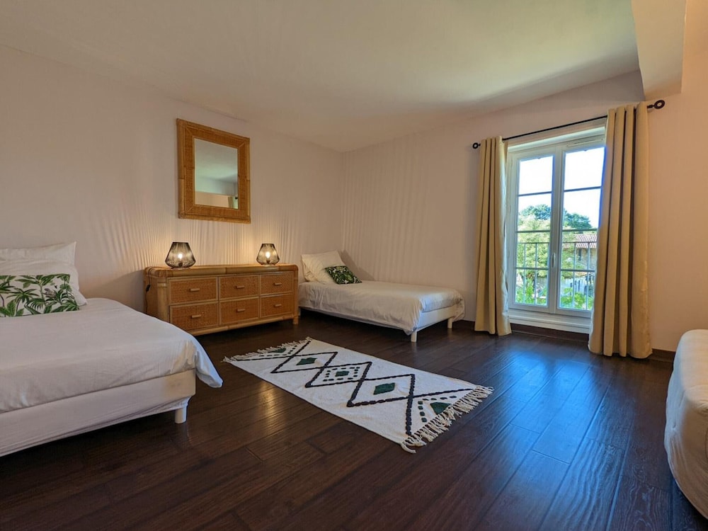 Spacious Gîte With Wi-fi, Heated Pool, Wood Stove & Baby Gear In Peaceful Countryside - Loire