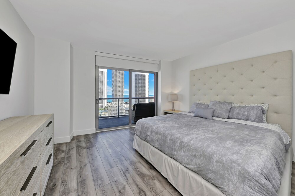 LUXURY BEACHWALK RESORT 3/3 BDR 20 FL WITH FREE BEACH SERVICE ...
